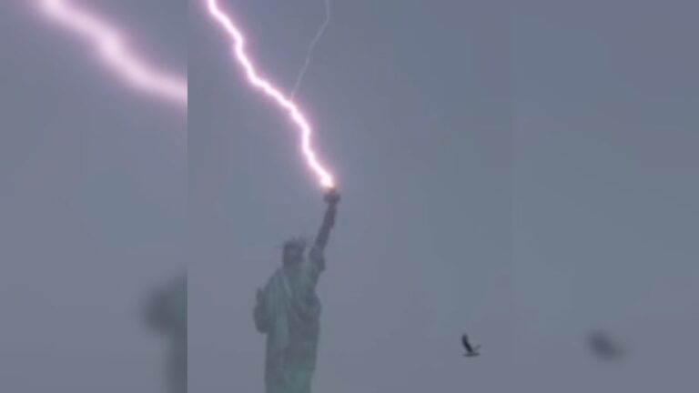 Statue of Liberty Gets Struck By Lightning During Wild New York Storm | The Gateway Pundit ...