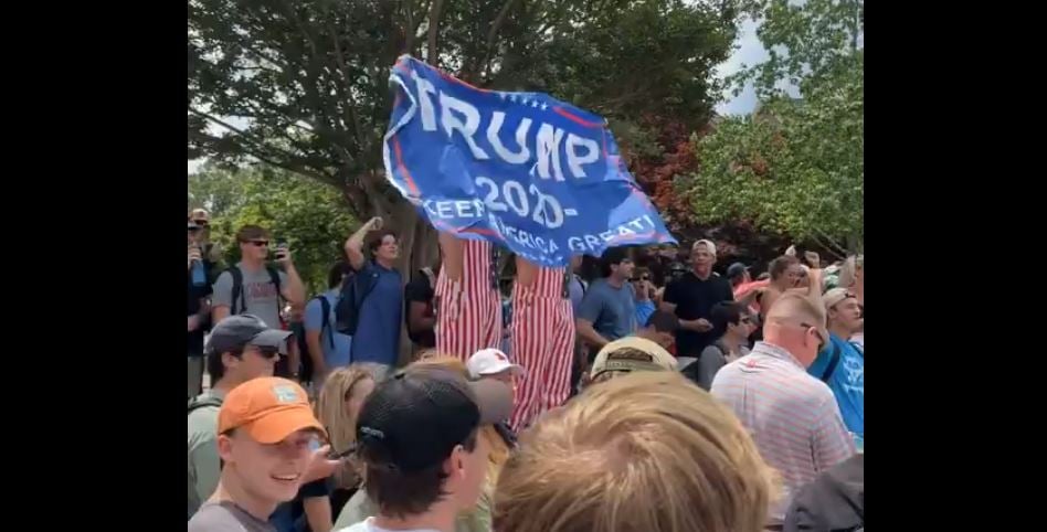 IT'S SPREADING! HUNDREDS OF STUDENTS at Ole Miss Gather Around Pro ...